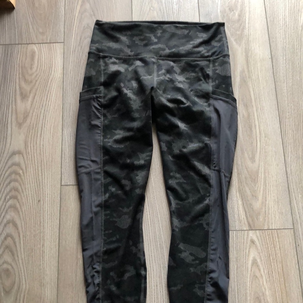 Powerhold Made By Fabletics Athletic Capris - Gem